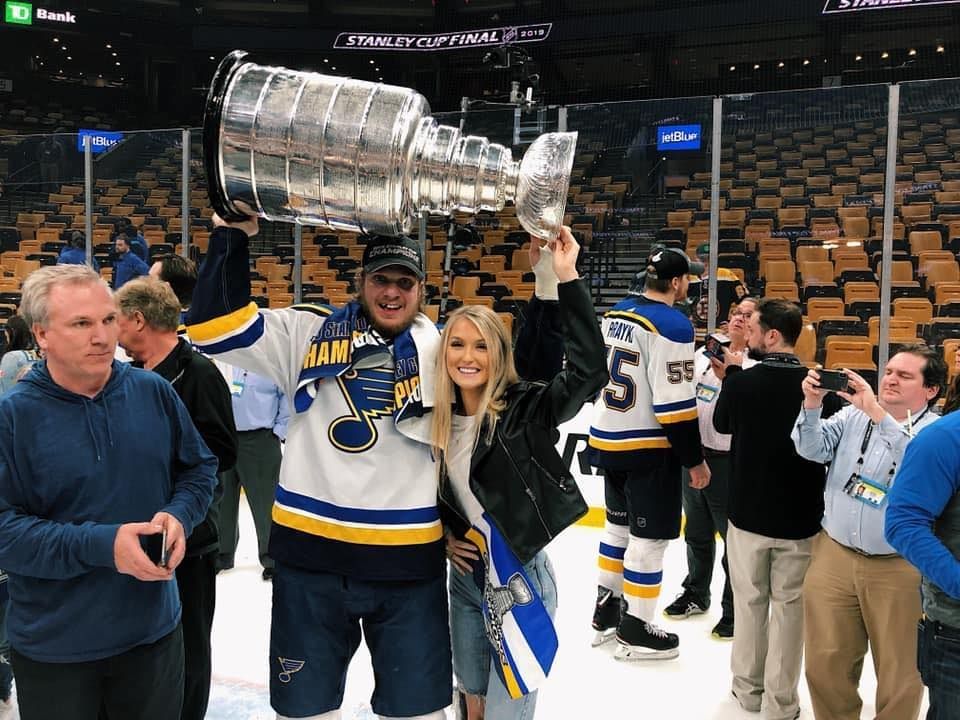 Who is Robert Thomas Girlfriend, Jen Dumont?