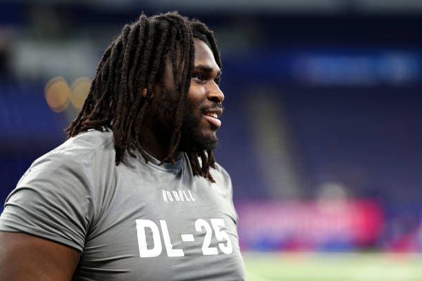 Who Are T'Vondre Sweat's Parents? Age, Nationality & More