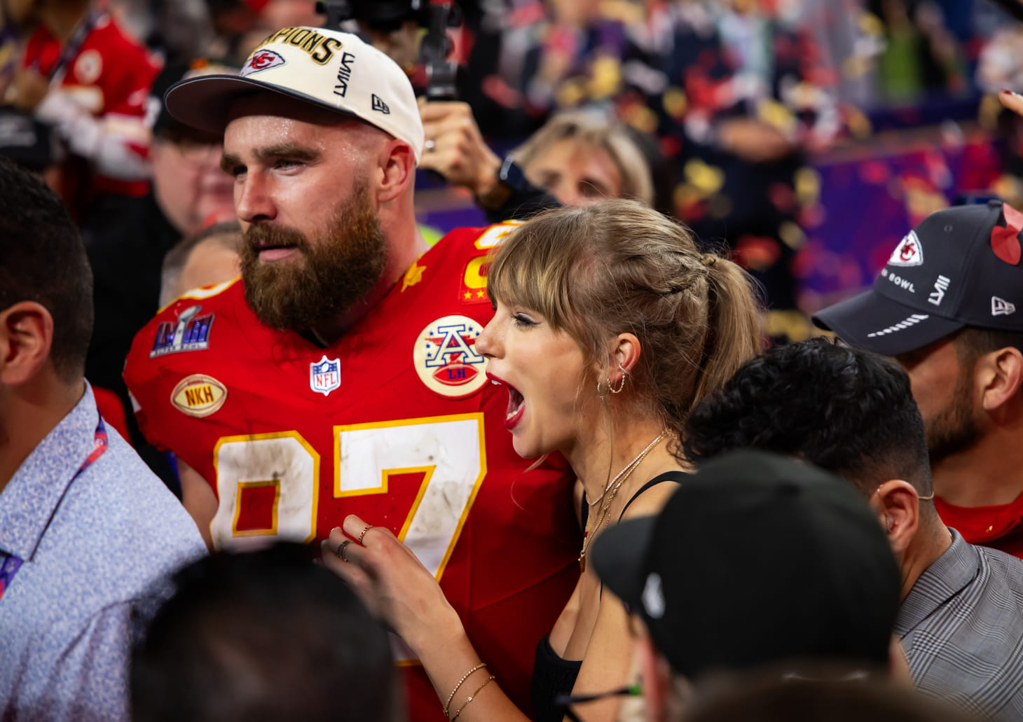 Travis Kelce reacts to girlfriend Taylor Swift getting pranked during ...
