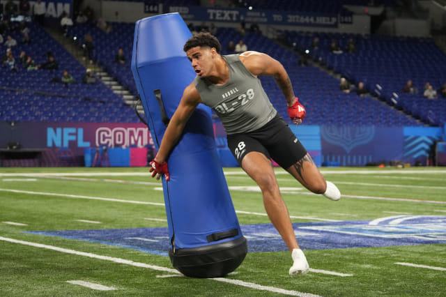 Austin Booker draft projection: Top 3 NFL landing spots for Kansas DE