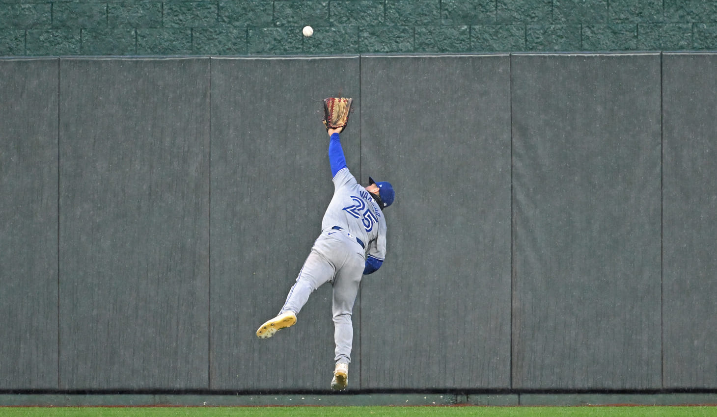 WATCH: Blue Jays' Daulton Varsho makes incredible running catch to get ...