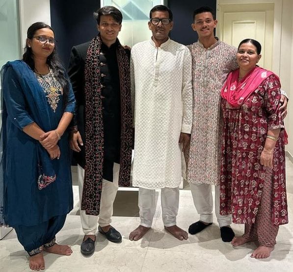Yashasvi Jaiswal's Family - Father, Mother, Siblings, Wife & Kids