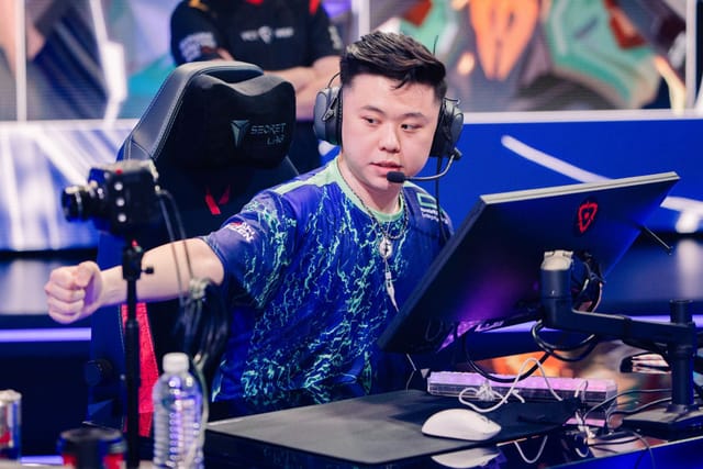 Derrek's Valorant settings (2024): Crosshair, sensitivity, and more