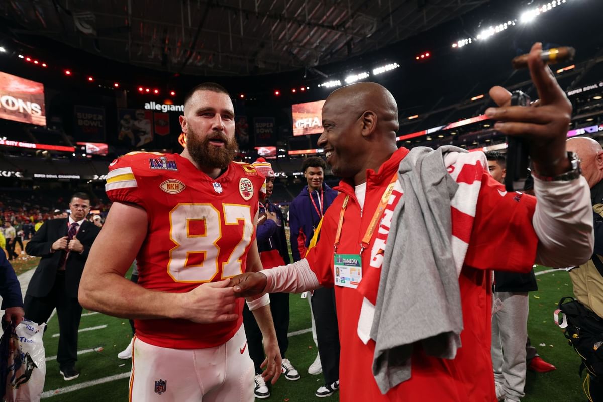 Jason, Travis Kelce defend Chiefs TE against criticism over viral beer chugging moment: "It was ...