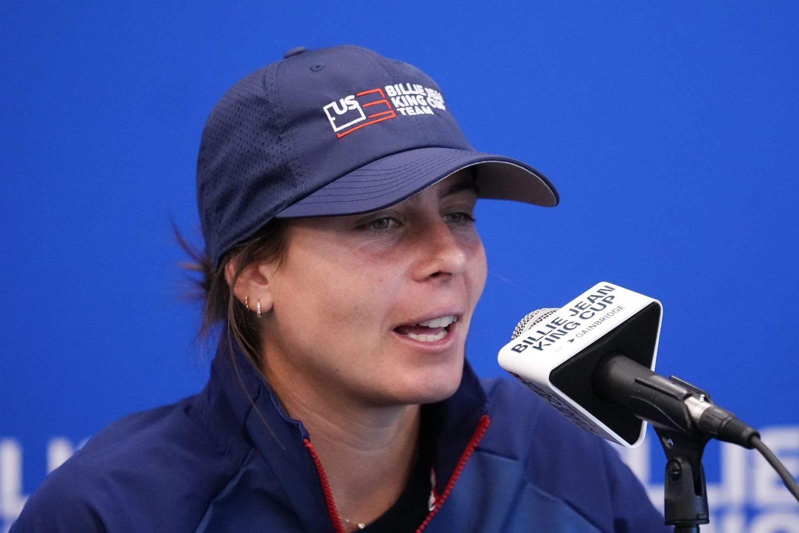 WATCH: Emma Navarro turns rapper, dazzles teammates and Team Belgium at ...