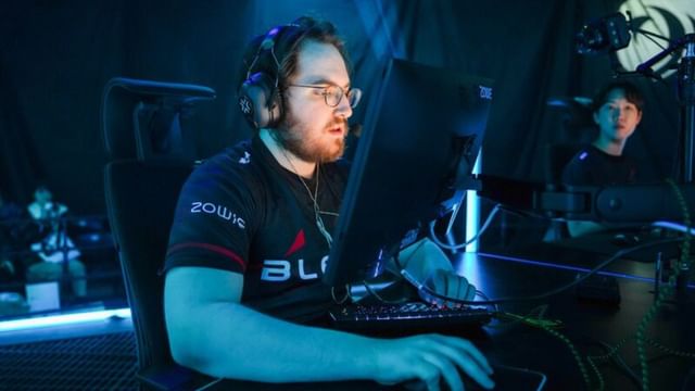 yay's Valorant settings (2024): Crosshair, keybinds, sensitivity, and more