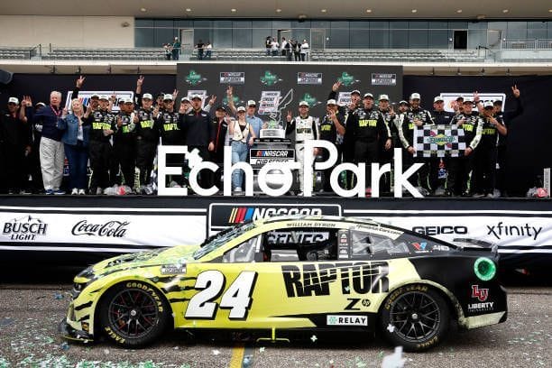 How does NASCAR scoring work?