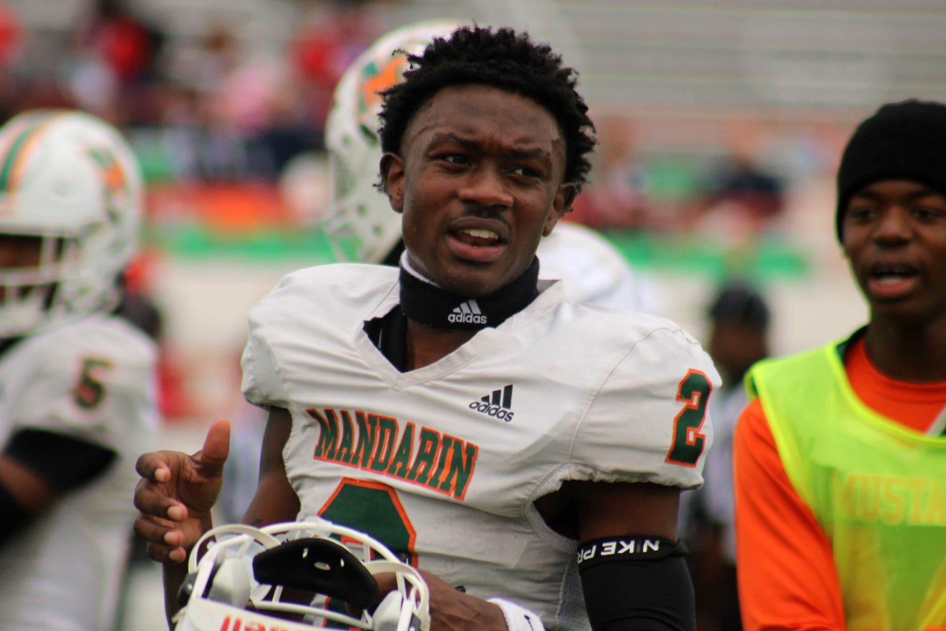 “Wtf has this sport I love come too” - CFB world reacts to 5-star WR ...