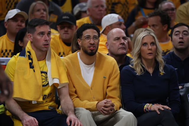 "Pulled out the Arthur outfit"- NBA fans draw hilarious parallels for ...