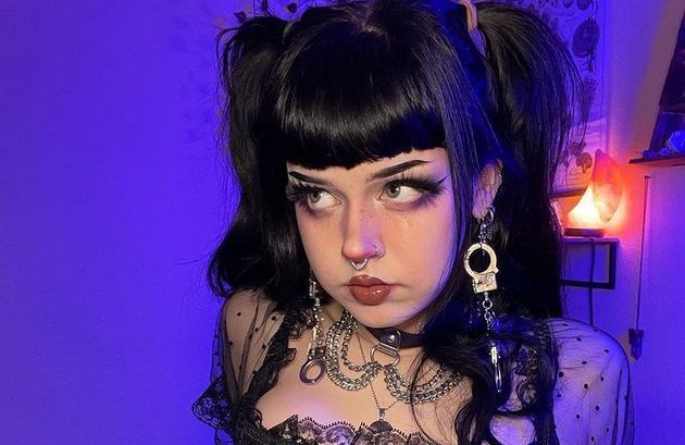 How much is Yeah Im' Caroline's Net Worth?