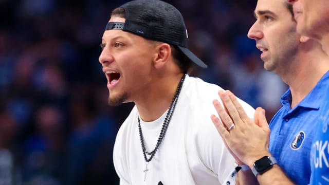 WATCH: Patrick Mahomes' black diamonds at NBA playoffs go viral