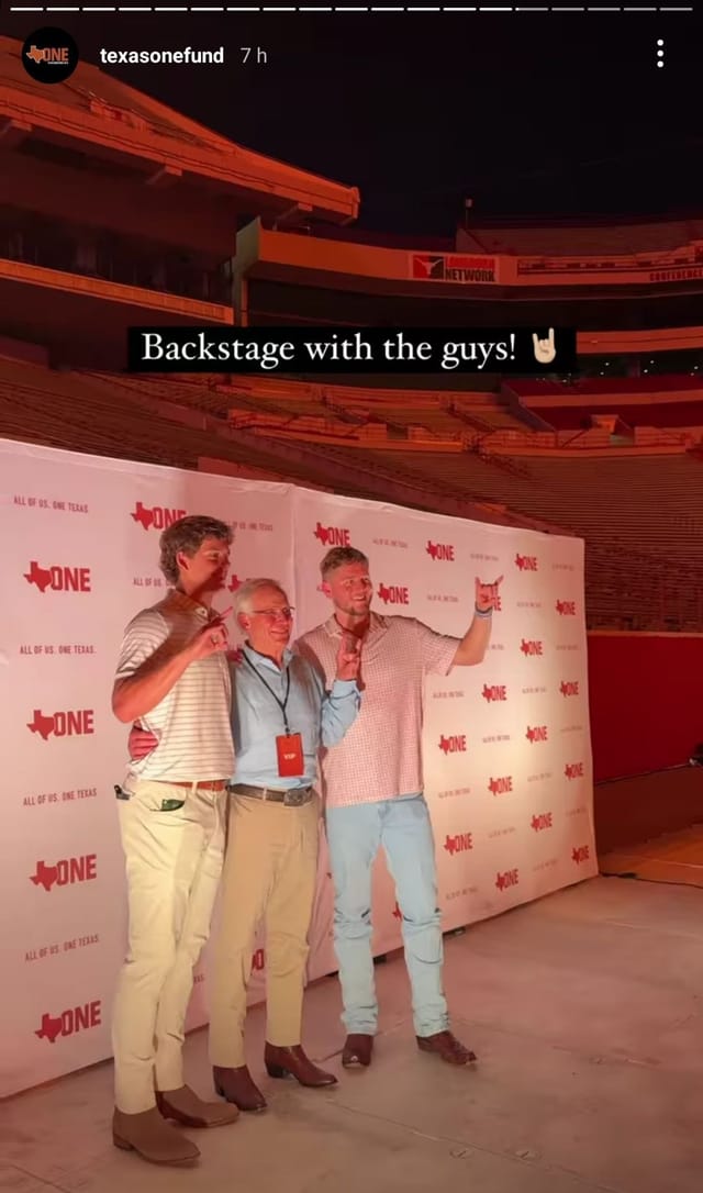 WATCH: Texas stars Quinn Ewers and Arch Manning pose together during ...