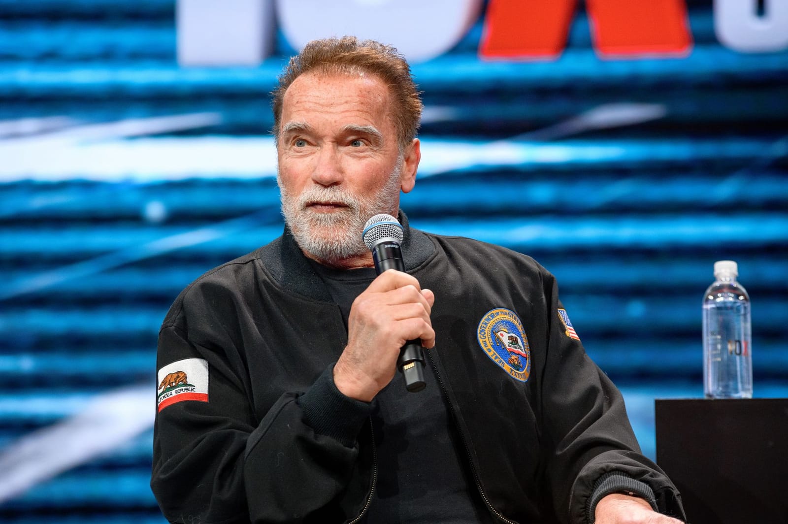 WATCH: Arnold Schwarzenegger doing side-lying dumbbell raises in a ...