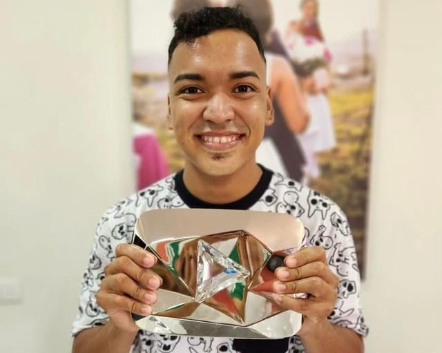 Who is Alfredo Larin?