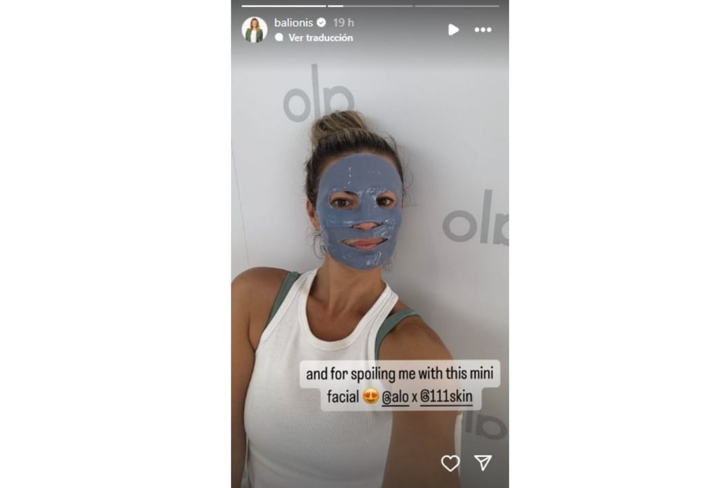 Amanda Balionis puts on her red swimsuit to get 'spoiled' and an 'ice ...