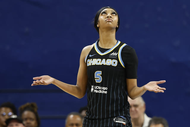 "Why even bother dribbling?"- WNBA fans blast Angel Reese for multiple ...