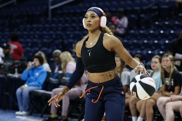 Wnba Fans Flame Dijonai Carringtons Caitlin Clark Sneak Diss