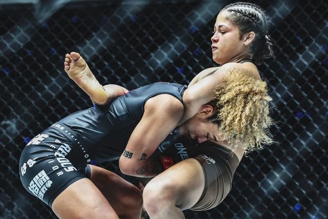 WATCH: Victoria Souza makes it look easy in surgical Guillotine choke ...