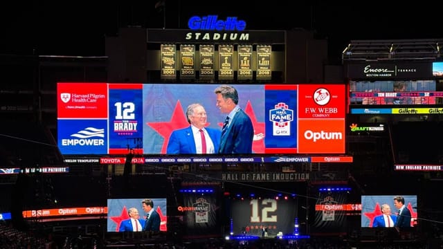 WATCH: Patriots nation welcomes Bill Belichick with standing ovation ...