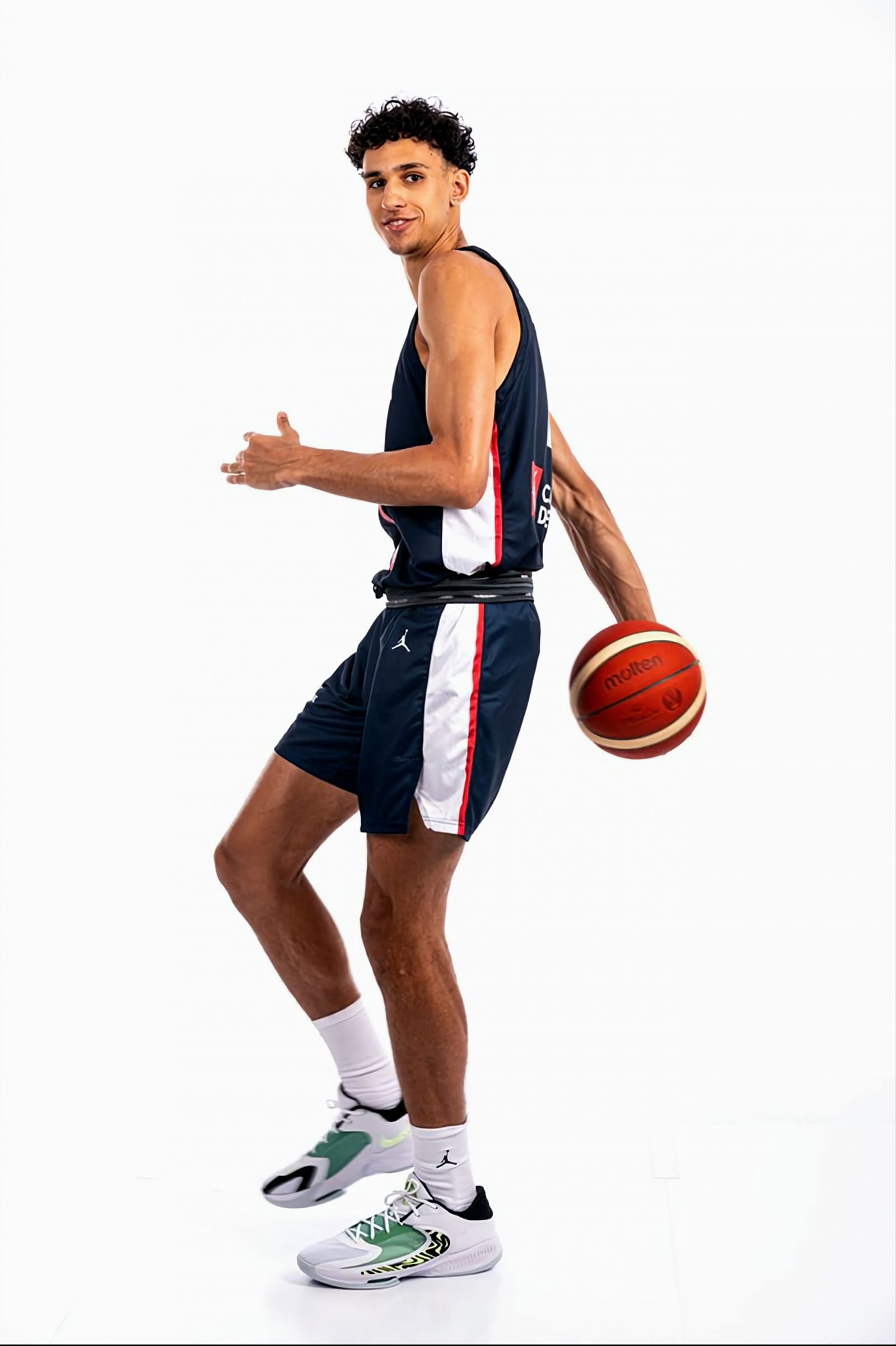 2024 NBA Mock Draft: Who will Lakers draft at 17? Is Zaccharie Risacher ...