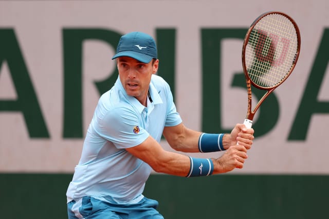 WATCH: Roberto Bautista Agut shares adorable embrace with son Roberto ...
