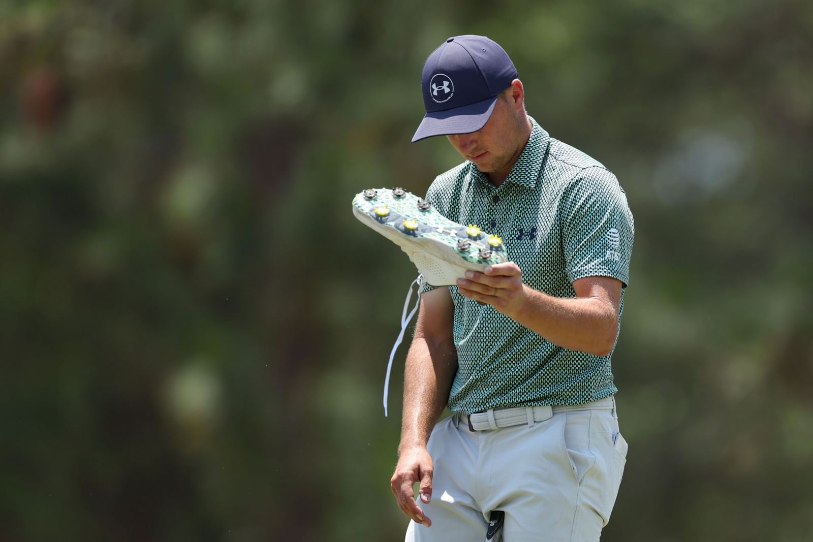 Jordan Spieth spends time with children on Father's Day in the middle ...