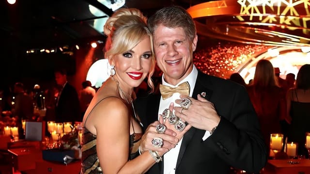 Chiefs owner Clark Hunt's wife Tavia flaunts Jenny Packham Gown at ...