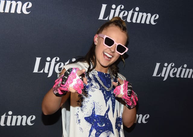 JoJo Siwa seemingly drinks from vodka bottle at L.A. Pride, talks about ...