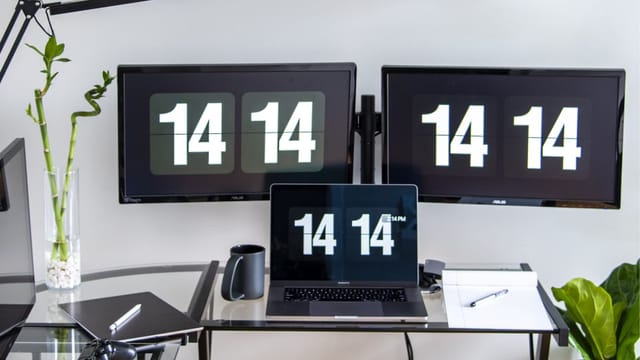 How to use dual monitors with MacBook?