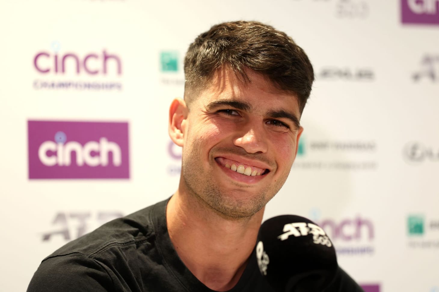 WATCH: Carlos Alcaraz hilariously attempts to swat away a bee during ...