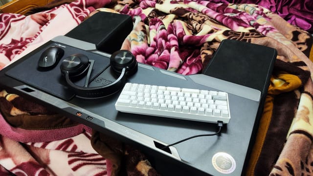 Nerdytec Couchmaster Cycon 2 lap desk review: Couch gaming made ...