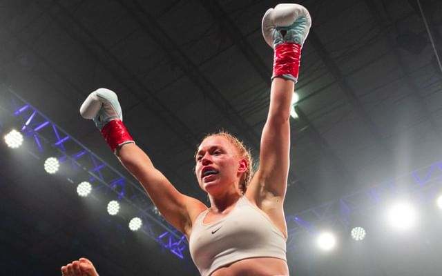 Elle Brooke next fight: Elle Brooke gives one-word reply to question ...