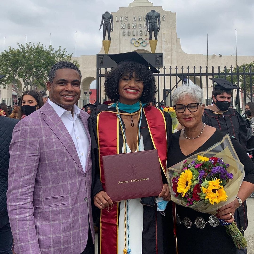 Anna Cockrell Family - Father, Mother, Siblings, Wife, Kids