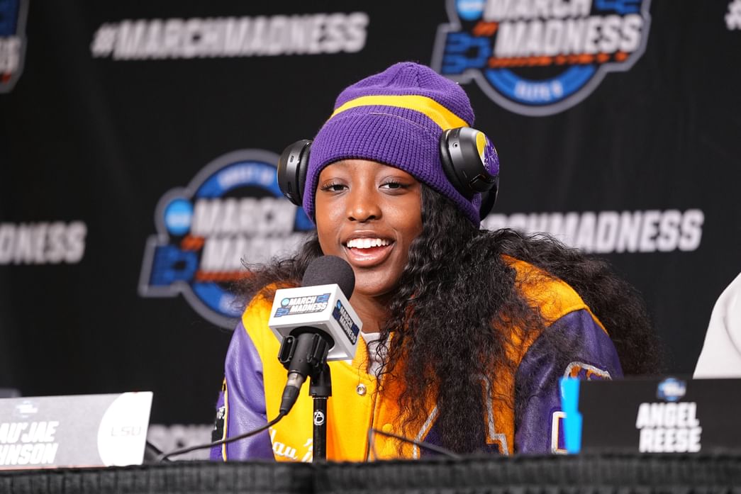 WATCH: LSU star Flau'jae Johnson courtside at WNBA All-Star Friday ...