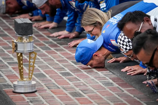 WATCH: Kyle Larson and Hendrick Motorsports teammates kiss the bricks ...