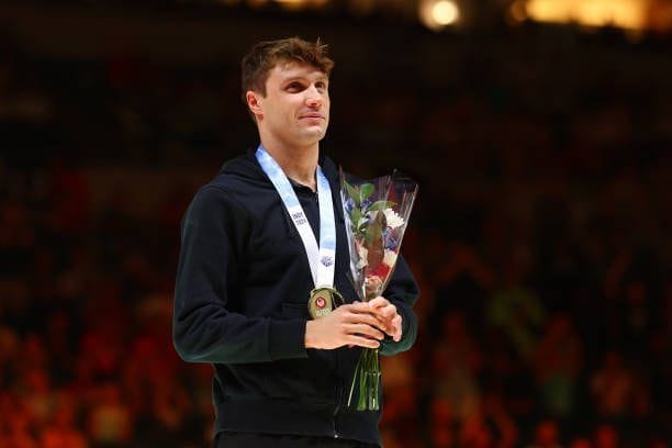 Bobby Finke Gold Medals - Medals Breakdown, Record & Achievements and more