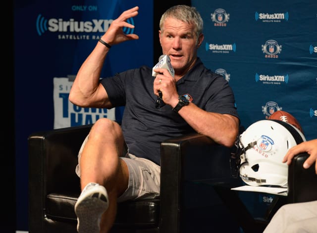 Brett Favre slams Senator Mitt Romney for praising controversial Last ...