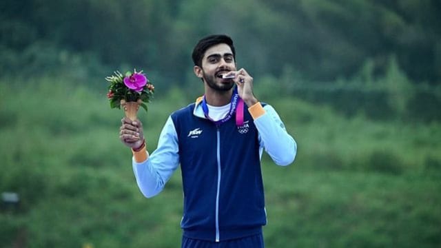 How did Anantjeet Singh Naruka qualify for the Paris 2024 Olympics?