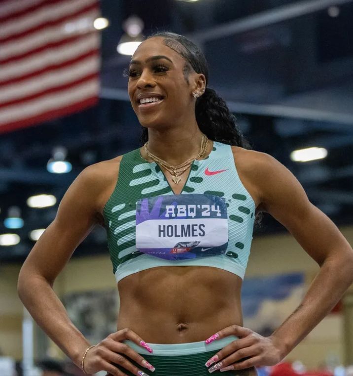 Who Are Alexis Holmes' Parents? Age, Nationality & More