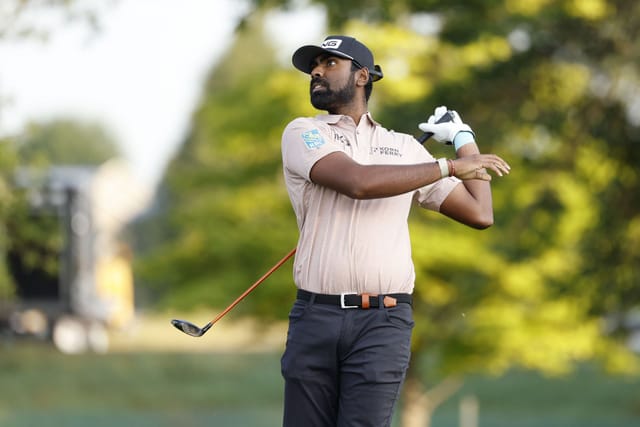 Why did Sahith Theegala make a surprise putter switch at 3M Open?
