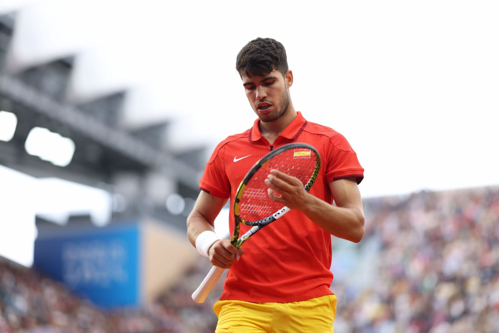 WATCH: Carlos Alcaraz stuns Paris Olympics fans with stunning Roger ...