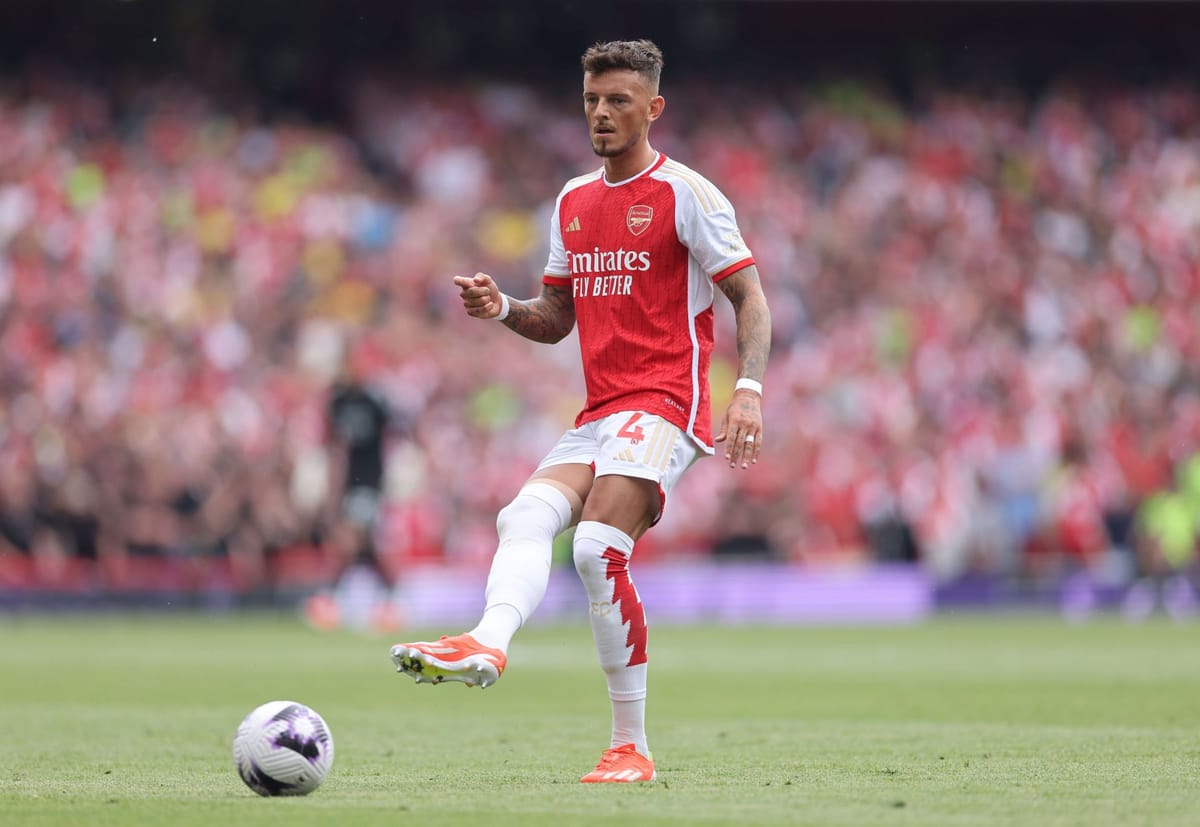 “I love you” - Arsenal fan reduced to tears as Ben White signs his ...
