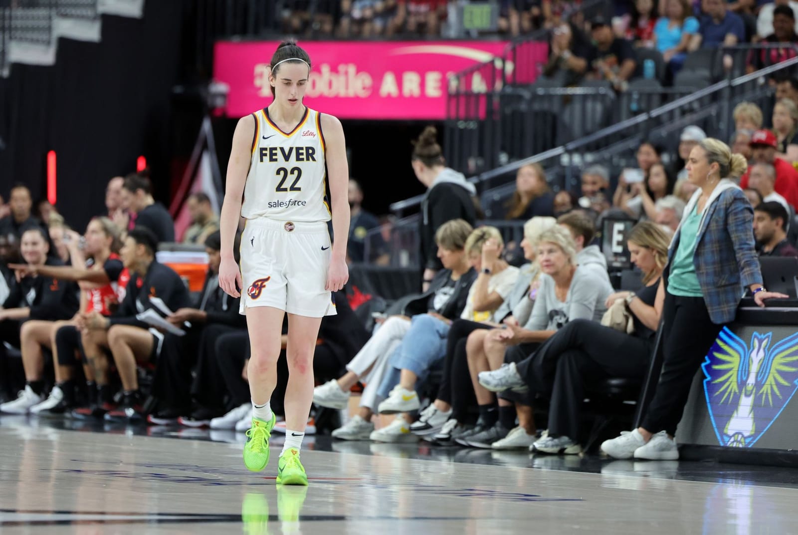 "She's so soft"- Caitlin Clark allegedly warns refs to not fall for ...