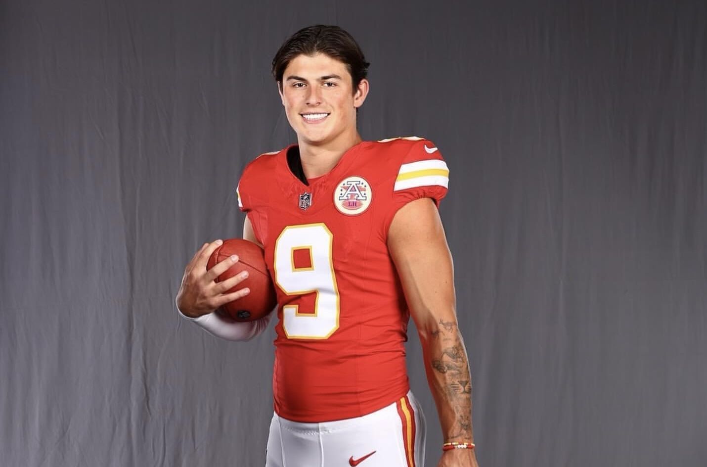 Louis Rees-Zammit Contract in 2024, Salary,Net Worth, Endorsements ...