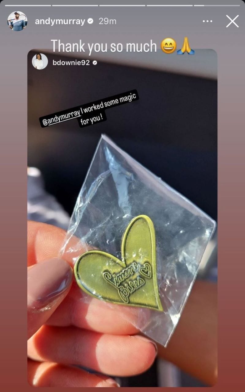 Andy Murray flaunts personalized pin received from gymnastics legend ...