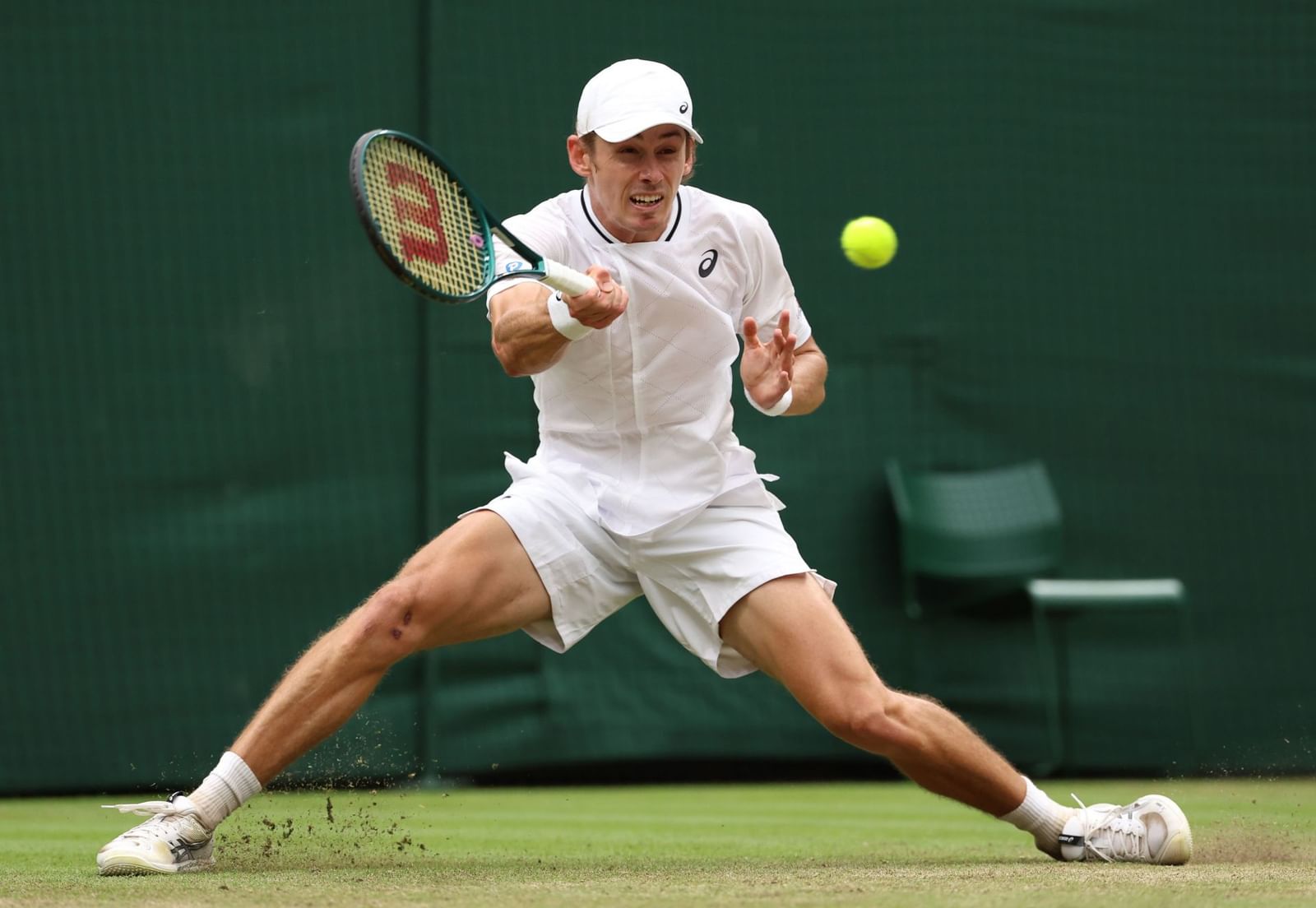 WATCH: Alex de Minaur suffers freak injury at Wimbledon, limps ...