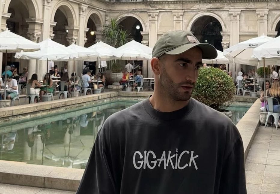 What is Giga Chikadze’s Record?