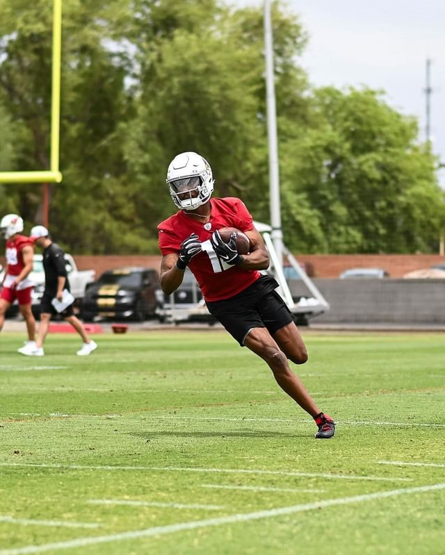 Zay Jones 40 time - Zay Jones’s Physical Attributes and more