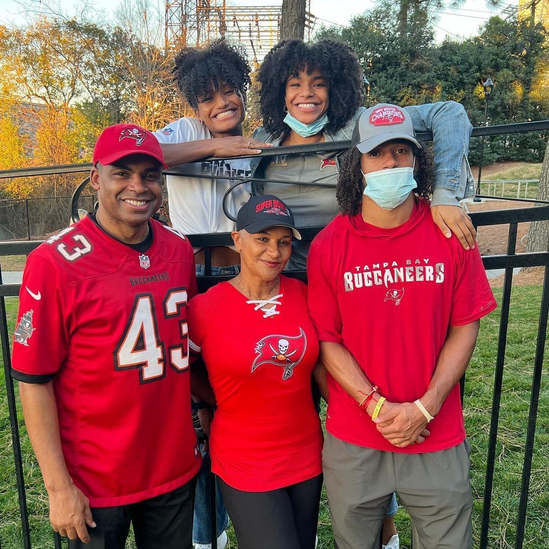 Anna Cockrell Family - Father, Mother, Siblings, Wife, Kids