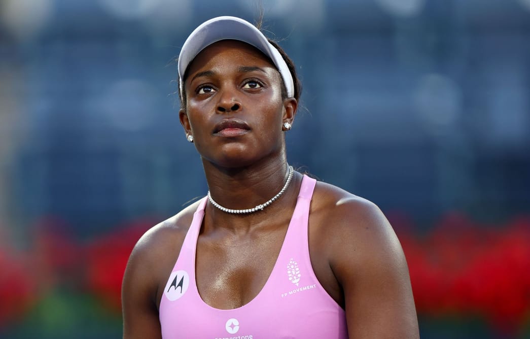 "Cute 7 hour delay” - Sloane Stephens laments airplane delay on her way ...